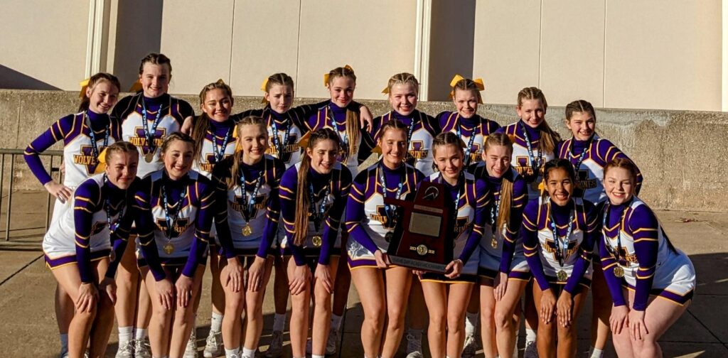 Cheerleaders win academic award - Vian Tenkiller